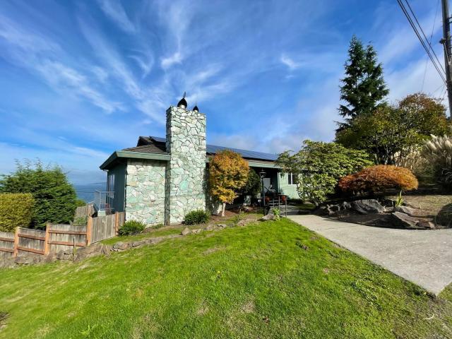 Exquisite 5 Bedroom, 3 Bath View Home in North Beach