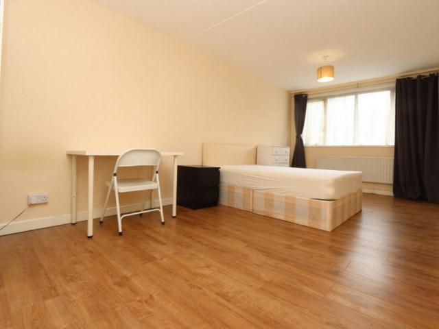 Exquisite double bedroom near the Marylebone train station Has a Room