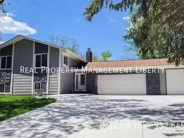 Exquisite Luxury Retreat in Shakopee: A Haven of Elegance and.