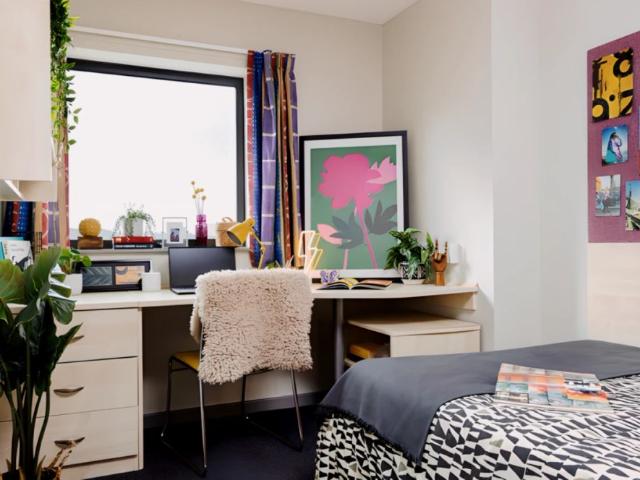 Extra Large Ensuite: Three Bed Flat