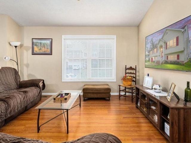 Extra Large private room in a single home