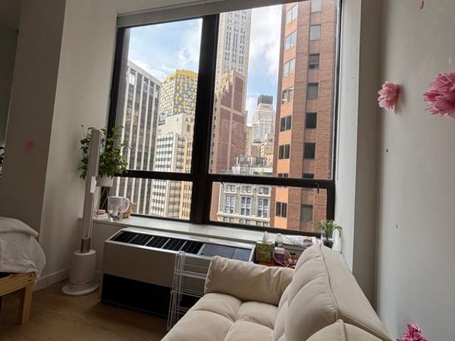 Extra Large room in Financial district