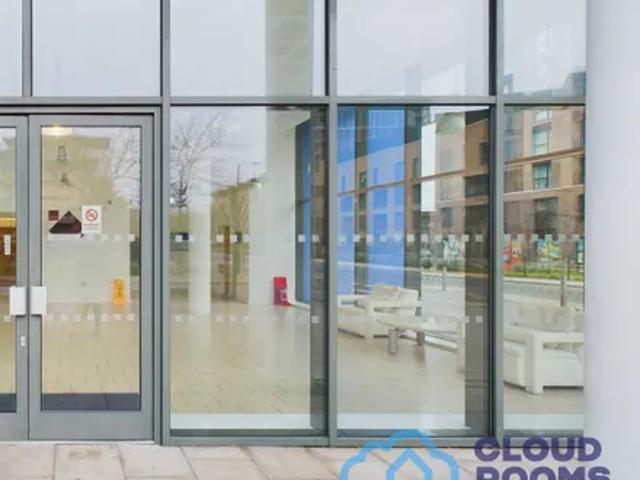 Extra Shop, 1 Basin Approach, London, E16 2FE, United Kingdom | 3 bed apartment for rent #165374449 | Rentberry