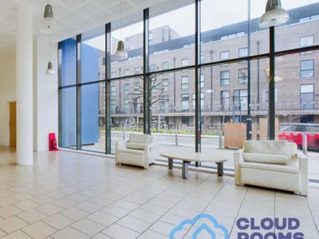 Extra Shop, 1 Basin Approach, London, E16 2FE, United Kingdom | 3 bed apartment for rent #165379493 | Rentberry