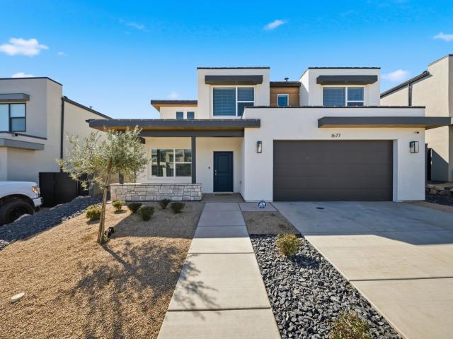 Extra Space, Extra Comfort! 5 Bedroom Home With Bonus Den in Long Valley!