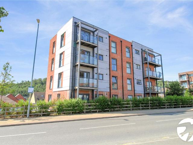 Eyres Drive, Castle Hill, Ebbsfleet Valley, Swanscombe DA10, 2 bed flat to rent, £1,750 pcm | PrimeLocation