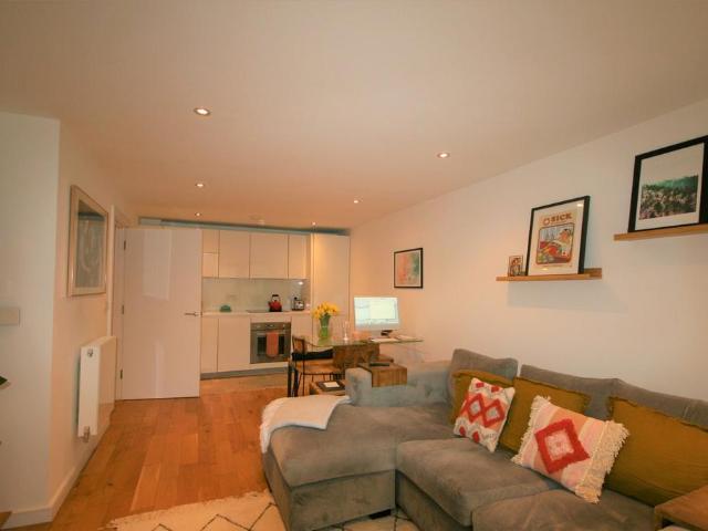 Eythorne Road, Oval SW9 1 bed apartment to rent £2,000 pcm £462 pw