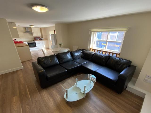 F1 63 65 High Rd, Beeston, NG9 2JQ 2 bed apartment to rent £1,040 pcm £240 pw