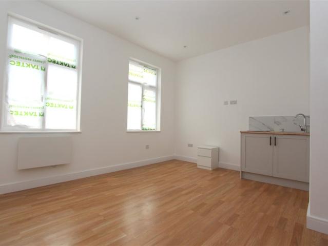 F4 62RA Bright Spacious 1 BED FLAT 1st Floor NW10