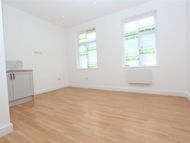 F4 64RA Bright Spacious 1 BED FLAT 1st Floor NW10