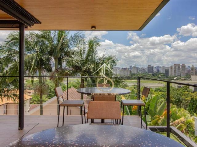 Fácil acesso para o bairro ou Faria Lima e Marginal. Linda vista e total tranquilidade interna. Arqu