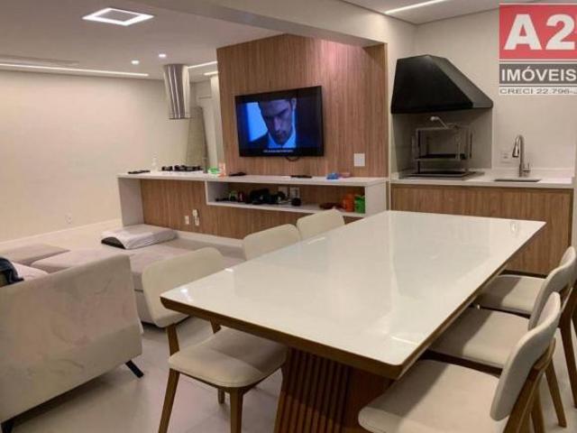 Família de mudança para o exterior! Apartamento na Vila Romana com 3 suítes à venda por R$ 2.100.000