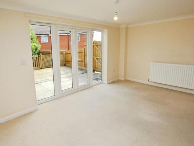 Families and Sharers all welcome for this 3/4 bedroom house to rent in the Speedwell area with garden and parking space. Please contact us for more details…