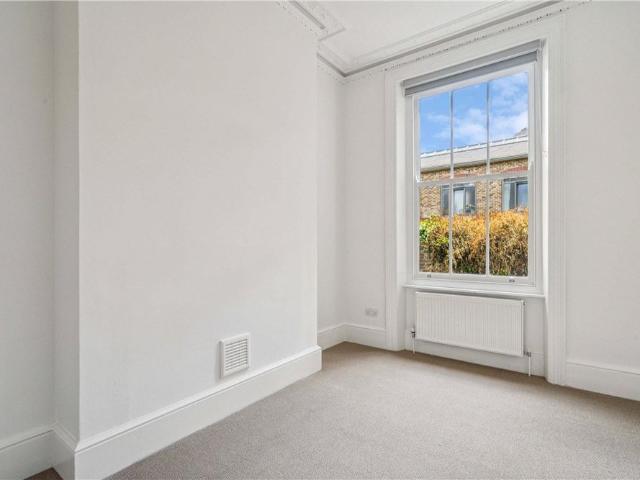 Families or maximum 3 sharers. A spacious and newly refurbished three bedroom ground and lower ground floor apartment. EPC rating C