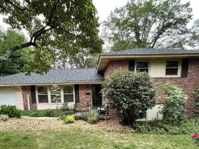 Family Friendly Home Close to Fort Jackson and Downtown Columb.