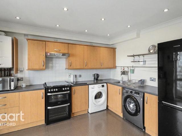 Fantail Close, LONDON 2 bed flat to rent £1,650 pcm £381 pw