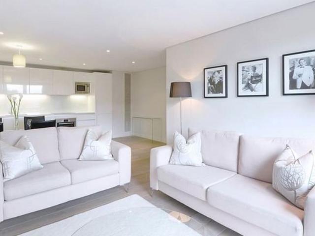 Fantastic 3 Bed, Great Location. 3 bed flat to rent £7,345 pcm £1,695 pw