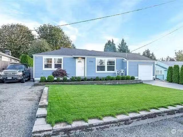 Fantastic 2 Bed 1 Bath Rambler in University Place! 7702 30th.