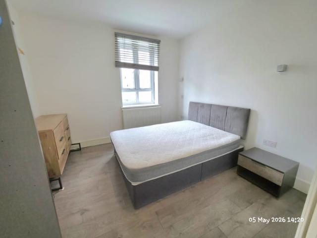Fantastic 2 Bed Flat in Bow W Balcony
