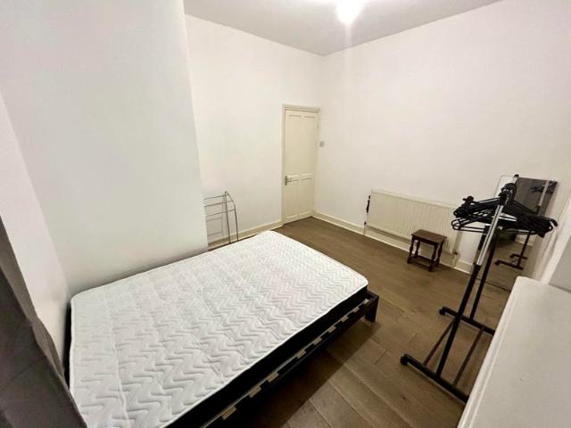 Fantastic 2 Bedroom Flat W Garden in Leytonstone
