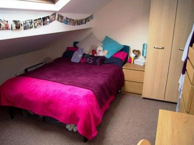 Fantastic 4 bed property. Recently refurbished, modern house