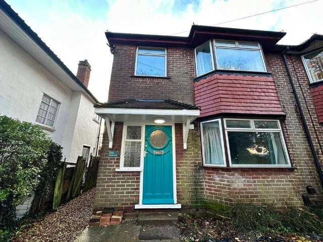 Fantastic 6 Bed HMO opposite Tesco Express & Pure Gym! Room 6 1st Floor double room Shared bathroom