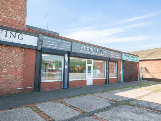 Fantastic ground floor commercial unit that's currently being used as a gym now available to let