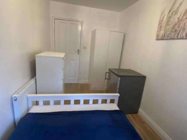 Fantastic double room in Dollis Hill Has a Room