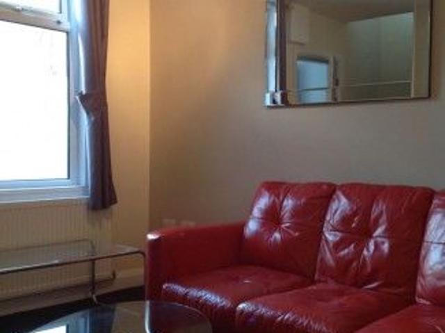 Fantastic four bed house 1 minute from uni