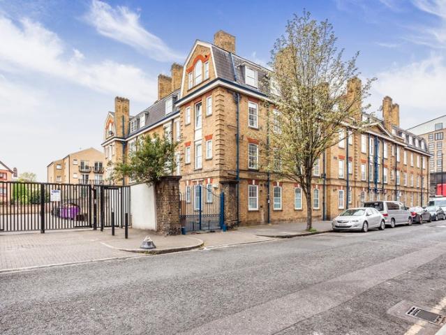Fantastic one bed flat with Parking space, E2