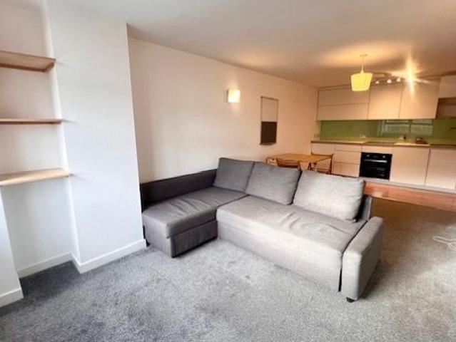 Fantastic modern 2 bed apartment in the City Centre