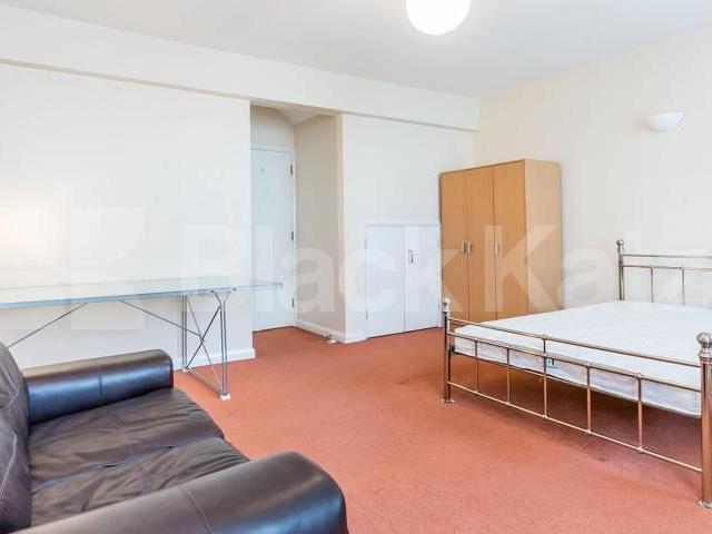Fantastic spacious two bed by Goodge St Station