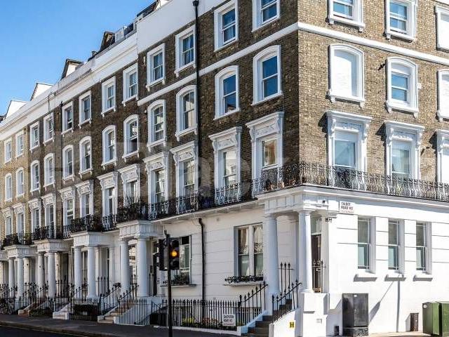 Fantastic split level four bedroom flat minutes to Notting Hill & Bayswater