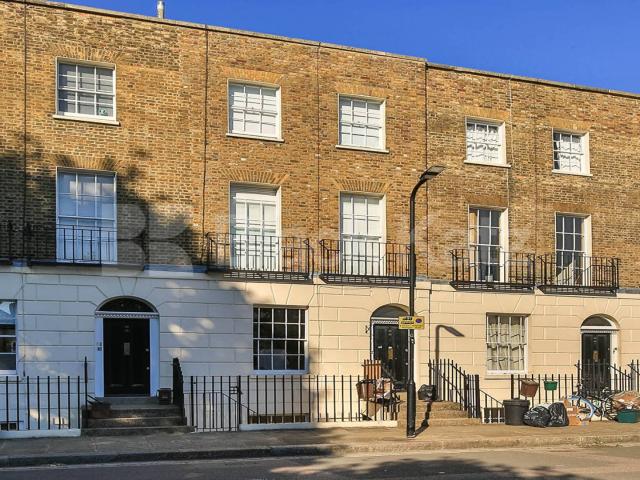 Fantastic split level two bed with a garden mins to zone one tube