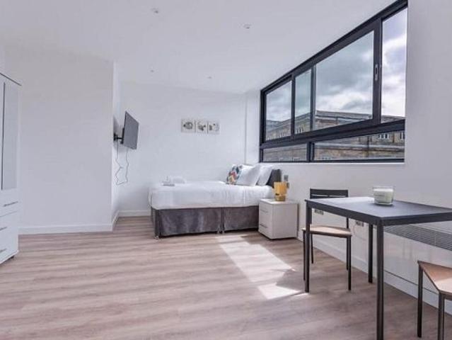 Fantastic studio in the City Centre with your bills included!