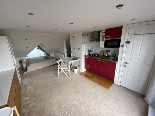 Fantastic Sunny Studio Queens Pk Views All Inc