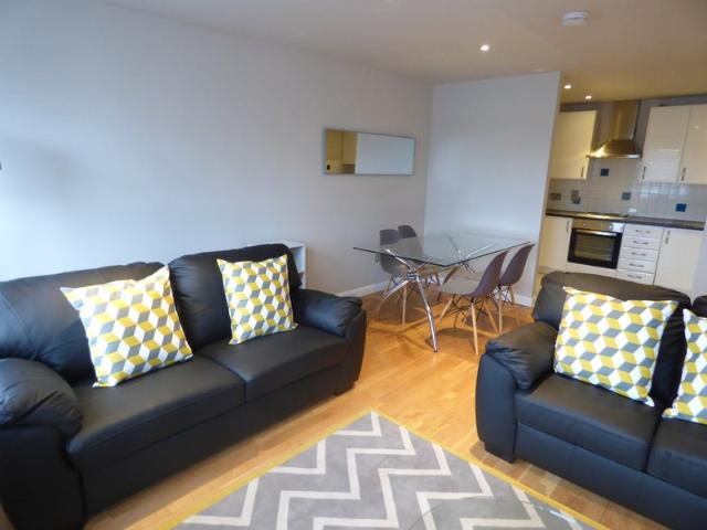 Fantastic two bed flat, amazing value, Bow E3