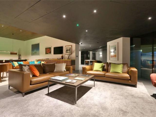 Fantastic two bedroom apartment in iconic London development