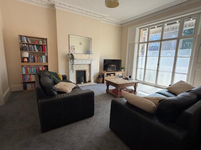 Fantastically located 3 double bed furnished flat