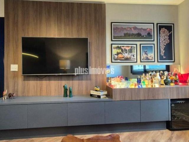FANTASTICO APARTAMENTO EM MOEMA TOTALMENTE MOBILIADO E DECORADO