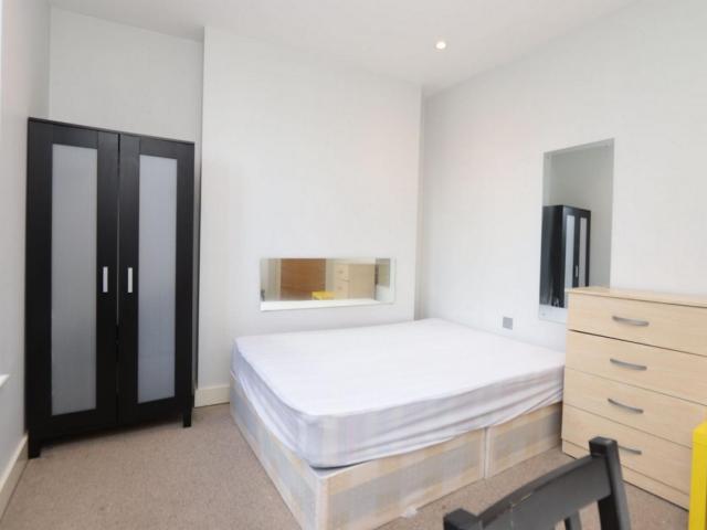 Fancy double bedroom close to Drayton Park Rail station Has a Room