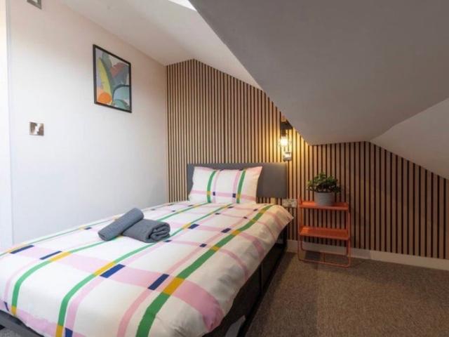 Fabulous 2 bed house available September!