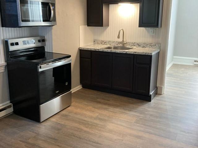 Fabulous 2nd fl 1 br one bath outstanding location