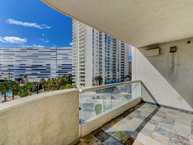 FABULOUS TURNBERRY TOWERS ONE STREET FROM STRIP