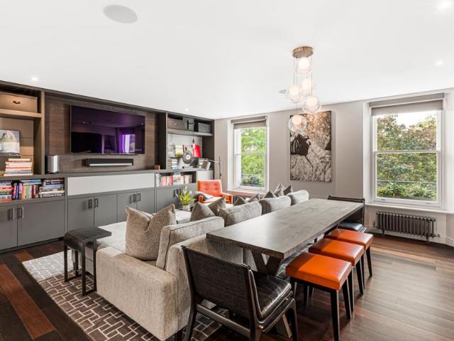 Fabulous penthouse with wraparound terracing and panoramic views of Hyde Park