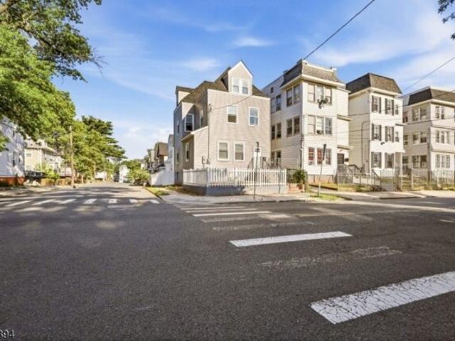 Fabyan Pl, Newark, Home For Sale