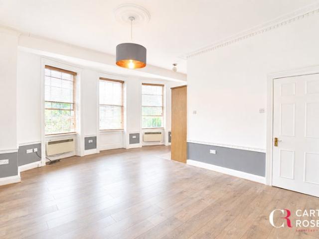 Fab 1 bed flat on Blackheath Rd Off Street Parking