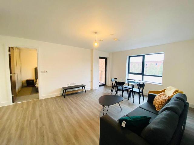 Fab 2 bed apt with balcony in Baltic. 2 bed apartment to rent £1,195 pcm £276 pw