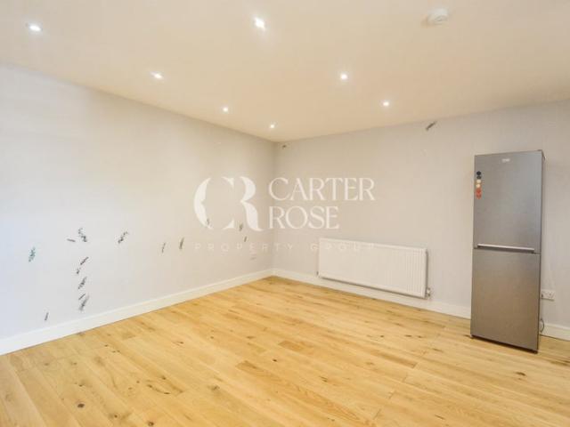 Fab 2 bed flat in on Knights Hill West Norwood