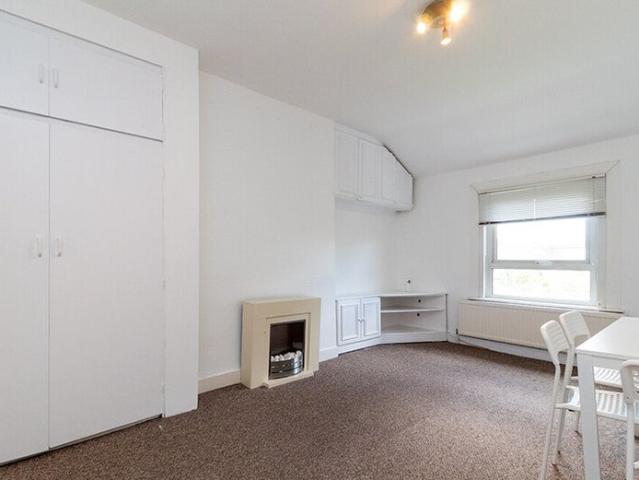 Fab Two Bed Top Floor Flat in Period House
